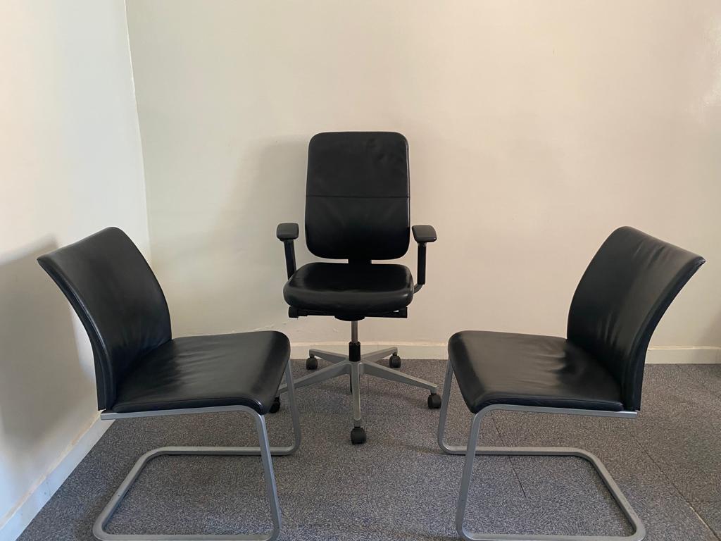 Ensemble chaise president & visiteur cuir Steelcase | Locaux: matériel ...